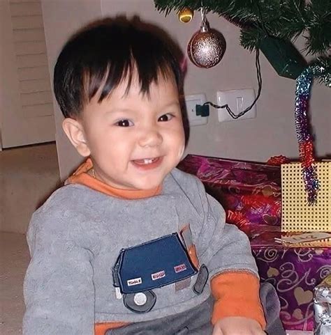 ချစ်ချင်းမေတ္တာ‌တွေ့ ထပ်တူကြရင် တစ်ယောက်နဲ့တစ်ယောက် အသက်နဲ့ရင်းပြီး ပေးဆက်တက်ကြတာ တကယ်ကို ရင်နာလ