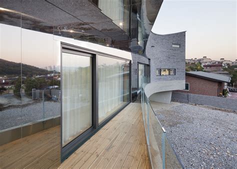 The Curving House By Joho Architecture