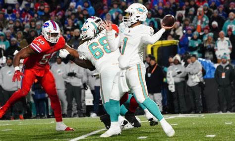 Jaylen Waddle Player Props Odds Tips And Betting Trends For Week 16 Dolphins Vs Packers