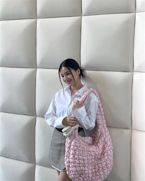 Nancy Jewel Mcdonie Looks Cute With Her Pink Arm Candy