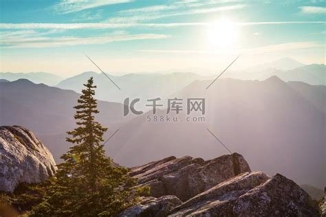 美国华盛顿州北喀斯喀特山脉美丽的山峰山峦云雾高清摄影大图 千库网
