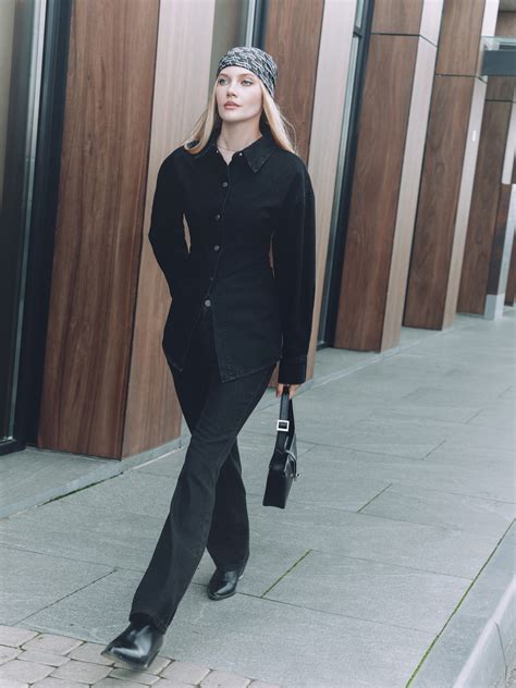 Расклешенные от колена джинсы :: LICHI - Online fashion store