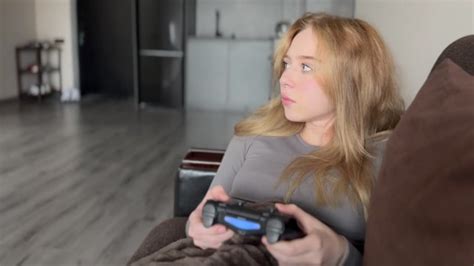 I Watched Netflix With A Hot Blonde Cum In Mouth Porno Videos Hub