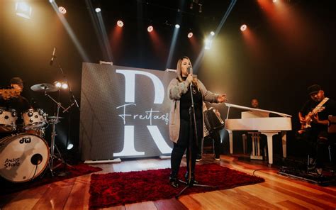 Nova Aposta Do Sertanejo Rayanne Freitas Encantou A Empresária Val Mãe De Mc Kevin Festanejo