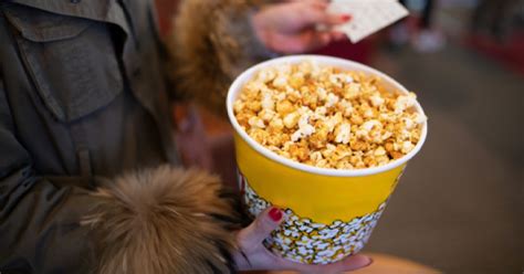 영화 한편 보며 실제 낸 돈 3년 만에 1만원 선 붕괴