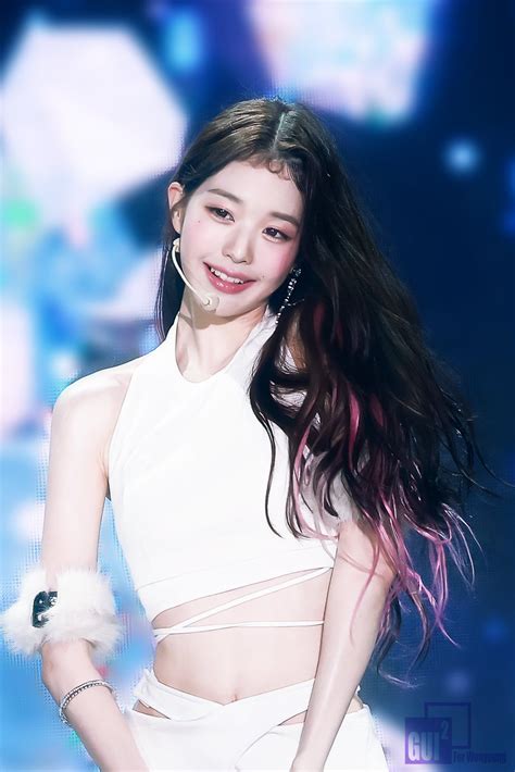 Pin De Baeq En Jang Wonyoung Celebridades Foto Belleza