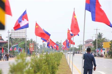 សម្ដេចតេជោ ហ៊ុន សែន ប្រៀបការបោះឆ្នោតនៅកម្ពុជា ជាការប្រកួតប្រជែងរវាងអ្នកគាំទ្រប្រជាធិបតេយ្យ