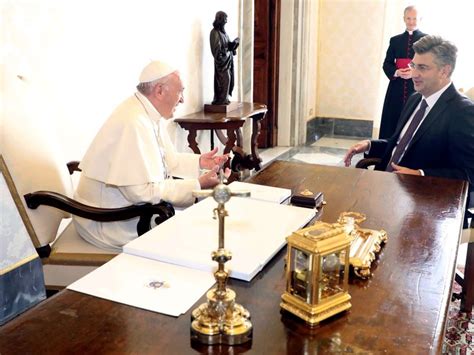 Ana Maslać Plenković Za Susret S Papom Odabrala Haljinu S Domaćim Potpisom Tportal