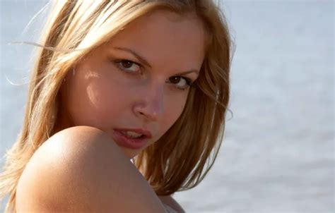 Download Wallpaper Girl Long Hair Beautiful Pretty Lips Face