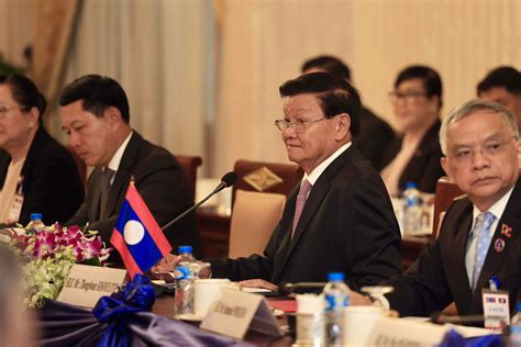 Ерөнхийлөгч У Хүрэлсүх БНАЛАУ ын Ерөнхийлөгч Тонглун Сисүлит нар албан ёсны хэлэлцээ хийлээ