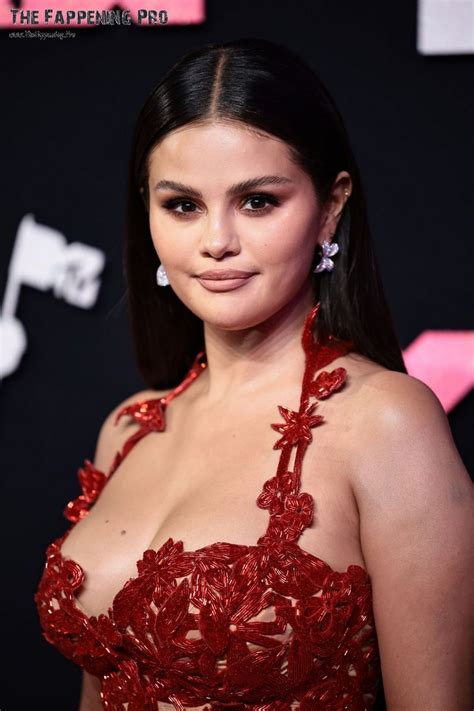 Selena Gomez Exposed Her Big Boobs At MVA 2023 19 Photos The Fappening