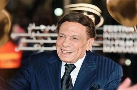 عادل إمام يقاضي مسؤول كبير بسبب الضرائب