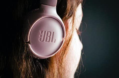 How To Use The Ambient Aware Feature On Jbl Nc Headphones Audiolgy Com