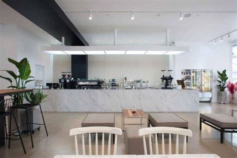 26평 화이트 모던 카페 인테리어 인테리어 카운터 디자인 카페 인테리어