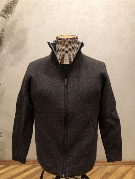 Old Money светер Biaggini шерсть лами 80 на блискавці м — ціна 640 грн у каталозі Светри