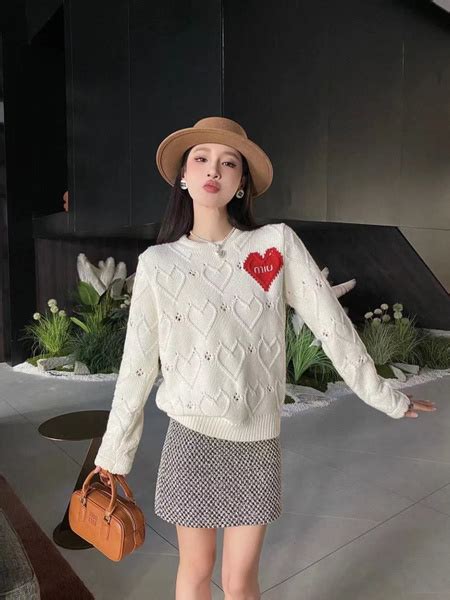 Свитер Miu Miu купить с доставкой по выгодным ценам в интернет магазине Ozon 1313334989