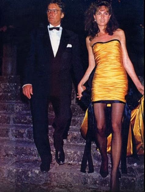 Alain Delon Las Mujeres De Su Vida Rosalie Van Breemen Alain Delon Violet Eyes Vida
