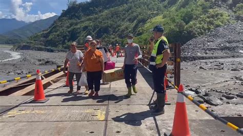 明霸克露橋便道遭土石流沖毀 桃源區「這3里」今停班課｜四季線上4gtv