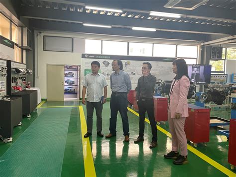 广西民族大学相思湖学院理工学院周永权院长一行到访我院座谈交流 教学动态 新能源与智能汽车学院 理工学院