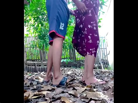 Sensasi Ngentot Istri Tetangga Di Kebun Belakang Rumah Xvideos Com