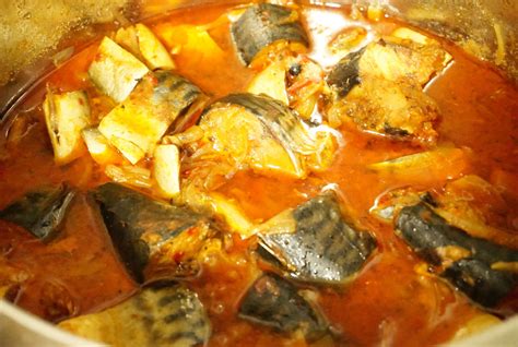 Macrou Marinat Cu Sos De Roșii „ostropel De Macrou