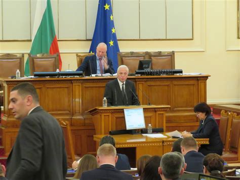 Извънредно Уволняват шефа на Сметната палата