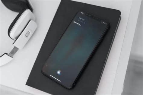 make siri respond to voice even if iphone screen covered