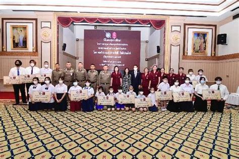 สมาคมแม่บ้านตำรวจจัดมอบทุนการศึกษาบุตรข้าราชการตำรวจต่อเนื่อง Cops Magazine