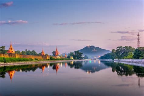 Premium Photo Mandalay Myanmar At Mandalay Hill