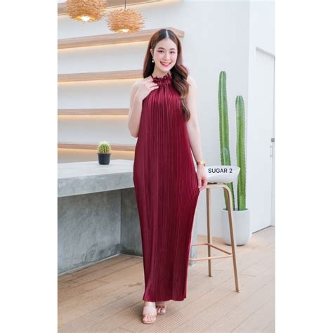 ชุดเดรสจีบคอ ผ้า อัดพลีททวิสเรียง ใส่เที่ยว ใส่ออกงานได้ชุดเพื้อนเจ้าสาว งานสวยเรียบหรูมาก สาว