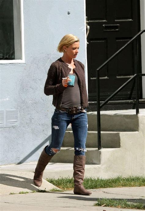 Jaime Pressly Rprettyfamoussmokers