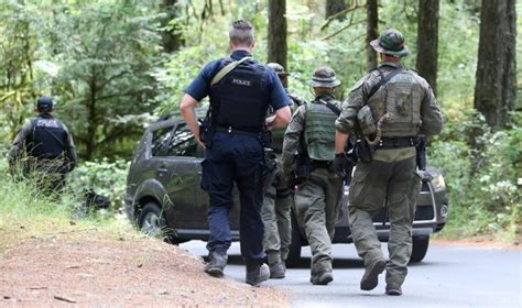 Rcmp Ert During The Ongoing Manhunt Across Northern Canada [804x476] R Policeporn