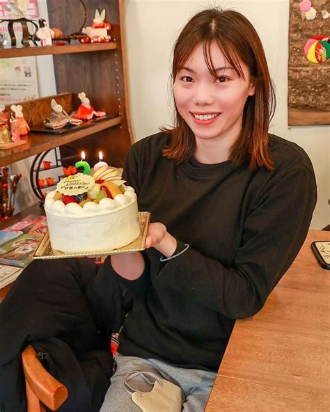 青木玲緒樹さんのインスタグラム写真 青木玲緒樹instagram「28歳になりました🍰🍓🕯 今年は長野での合宿中に誕生日を迎えまして⛷ 明日3週間ぶりに東京帰れます🥲嬉涙 28歳も健康