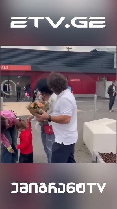 თამუნა მუსერიძე ბიოლოგიურ ძმას შეხვდა ემოციური კადრები 🥰 Emigranttv Youtube