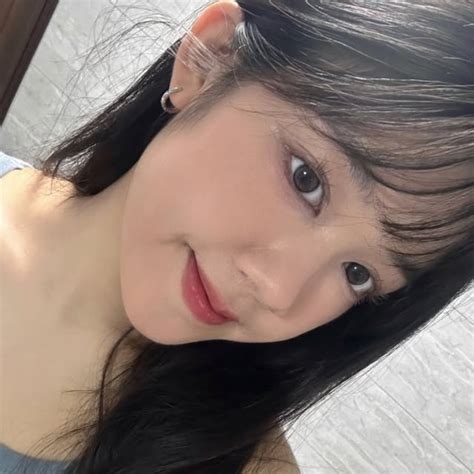 劉亭妤 04 tingyu Threads Say more