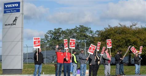 Los Trabajadores De Mack Trucks Se Declaran En Huelga Tras Rechazar Un