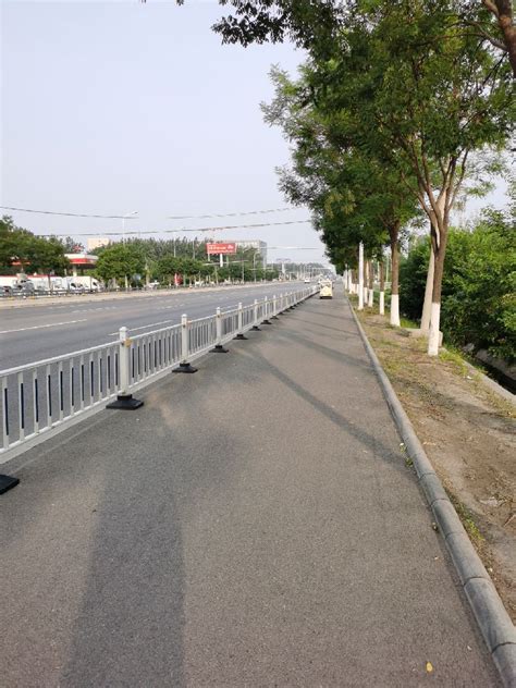 走路去上班的一句话 清晨上班路上的句子 上班路上短句 大山谷图库