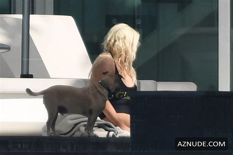 Christina Aguilera Sexy Takes A Dip In The Pool Between Recording Sessions In Miami Aznude