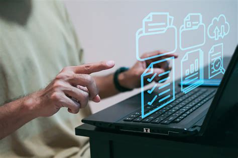 핸드 홀드 Ui 인터페이스 Ai 2024 기술 Ar 응용 기술 플랫폼 장치 노트북 그물 허브 네트워킹 화면 디스플레이 폴더 손가락 확인 주문 공장 창고 운송 시스템 글로벌