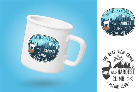 화이트 캠핑 컵 샘플 디자인이 있는 현실적인 머그 모형 템플릿입니다 가장 좋은 전망은 가장 힘든 등반 후에 나옵니다 벡터 알파인