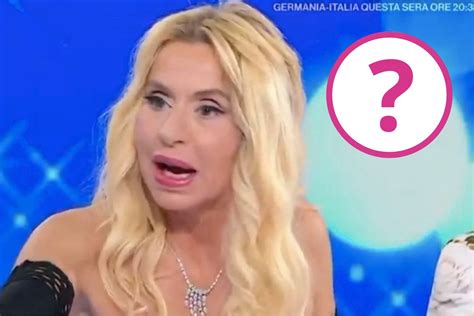 La Tragedia Di Valeria Marini Che Voleva Lasciare Litalia A Seguito