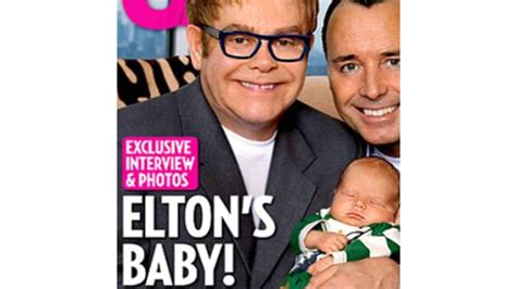 Elton John Muestra A Su Bebé