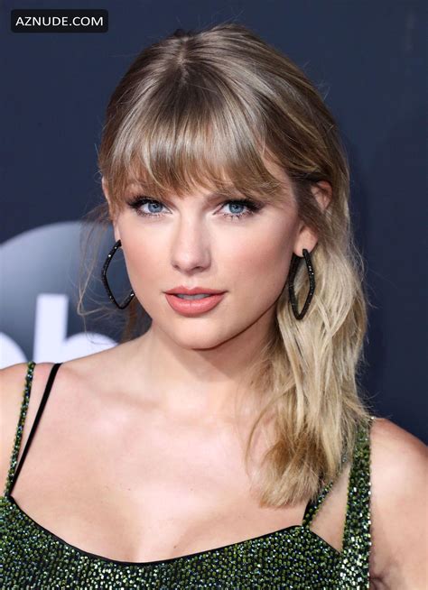 Taylor Swift Sets Legendary Record For The Total Number Of American Music Awards She Won
