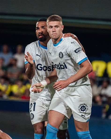 Найкращий футболіст України забив гол в Іспанії та вивів клуб на перше місце Відео Футбол