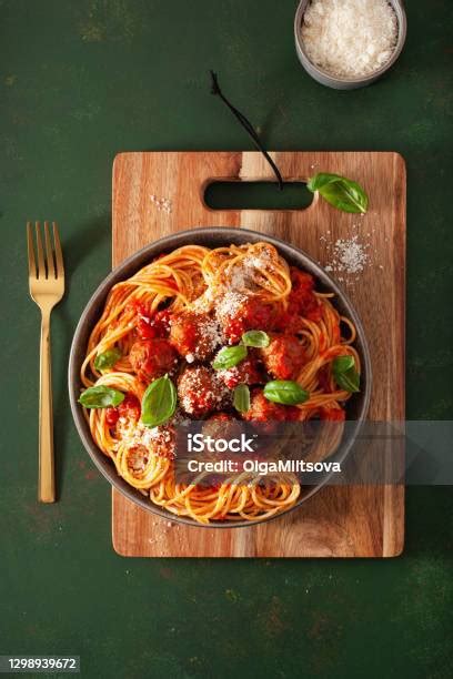 미트볼과 토마토 소스를 곁들인 스파게티 이탈리안 파스타 0명에 대한 스톡 사진 및 기타 이미지 0명 건강한 식생활 고기 Istock