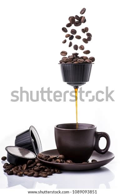 캡슐커피 거치대 164개가 넘는 로열티 프리 라이선스 대상 스톡 사진 Shutterstock