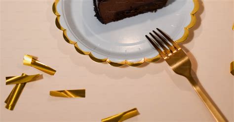 포크가 달린 접시에 케이크 한 조각 사진 Unsplash의 생일 이미지