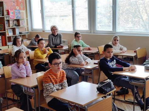 Днес посетихме 3 а клас на НУ Иван Вазов послучай Деня на четенeто