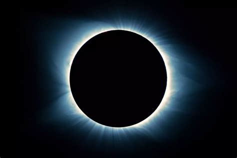 Brits All Complaining About One Thing As Historic Total Solar Eclipse Takes Over America