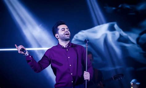 آواز احساسی؛ گل عشق رو که رضا بهرام شروع کرد کل سالن باهاش خوندن اولش چه رقصی رفت